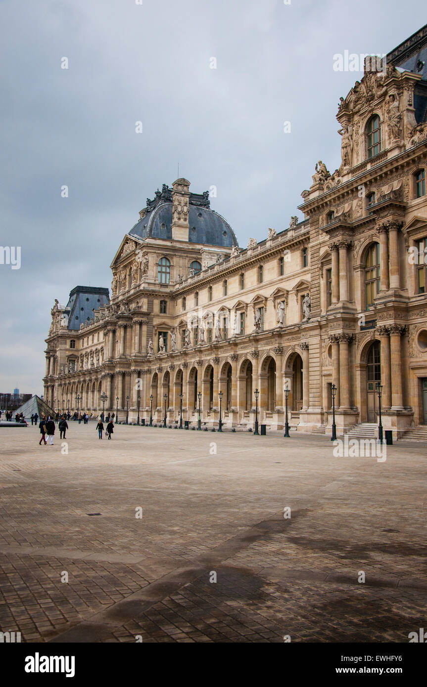 Pavilion denon louvre museum paris hi-res stock photography and images ...