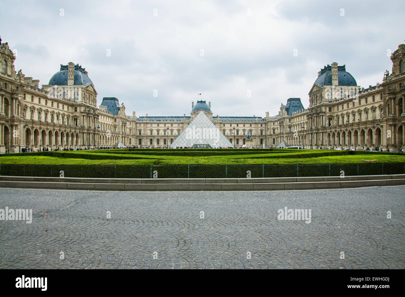 Pavilion denon louvre museum paris hi-res stock photography and images ...