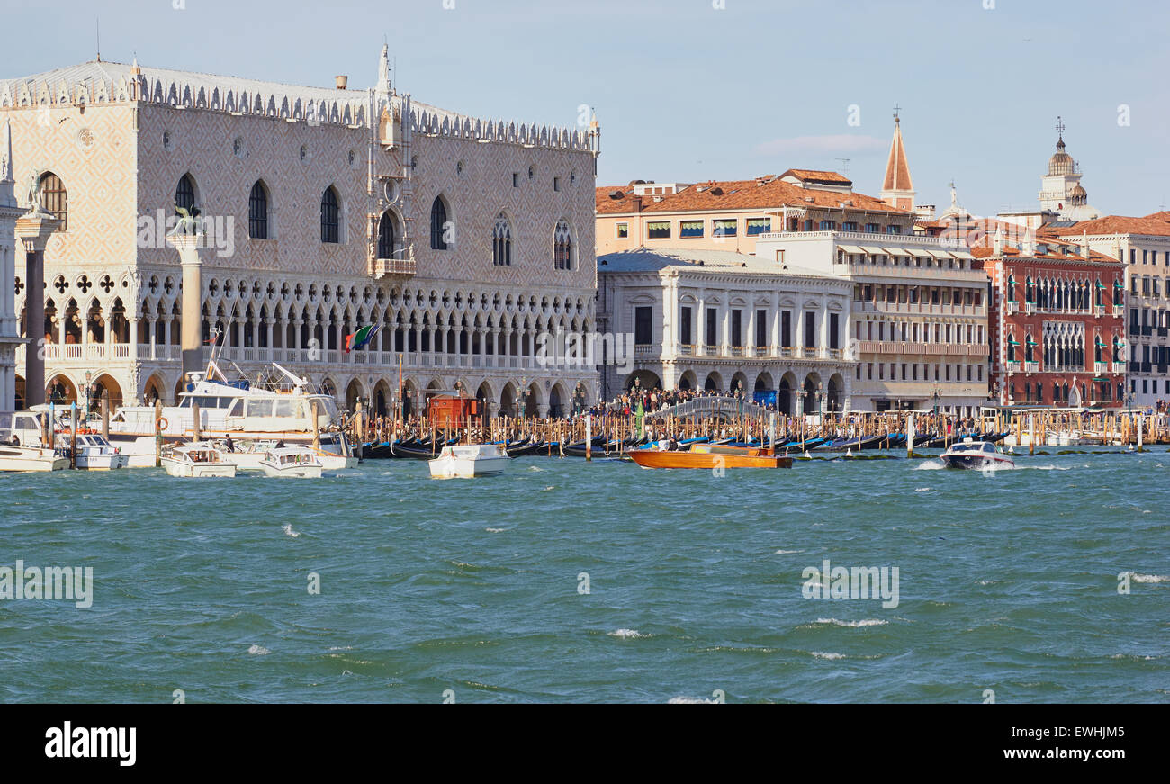 World renowned landmarks hi-res stock photography and images - Alamy