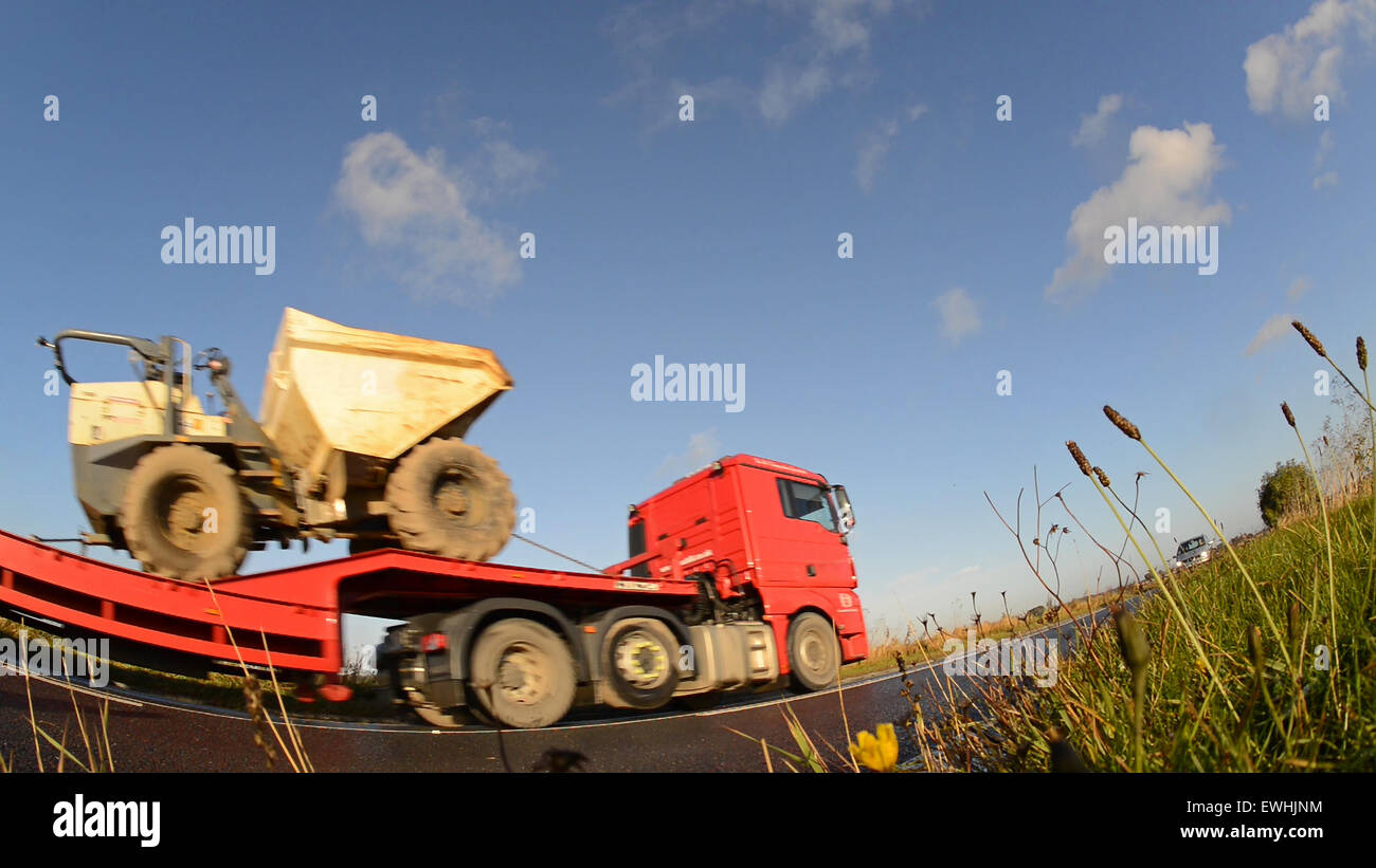 Low loader lorry hi-res stock photography and images - Alamy