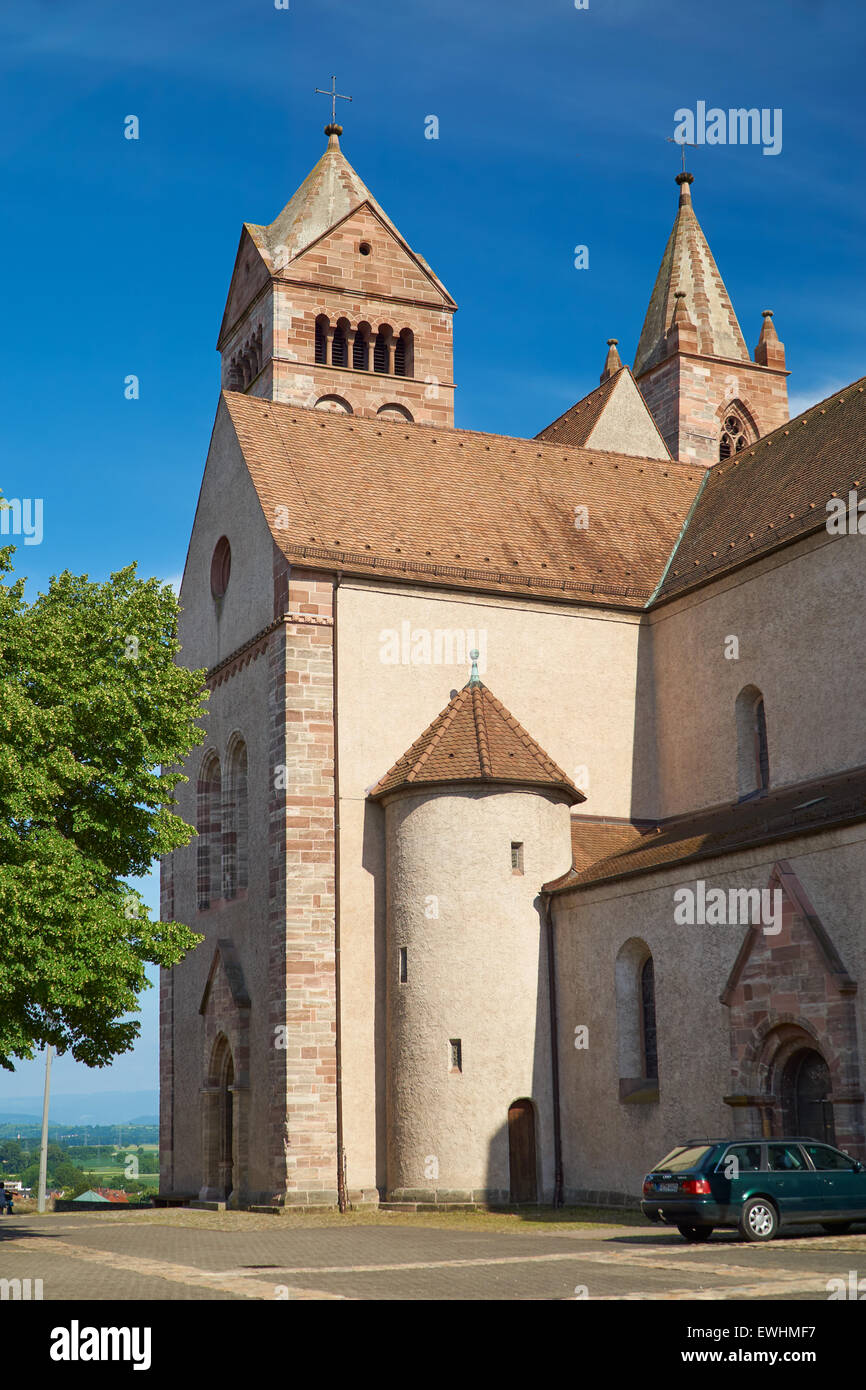 Detail view of the Stephan Cathedral in front of bright blue sky in ...