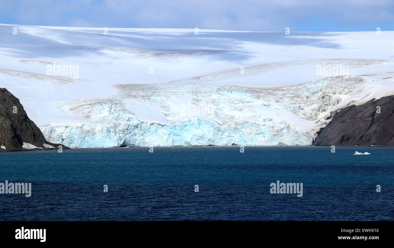A wall of ice in Antarctica Stock Photo - Alamy