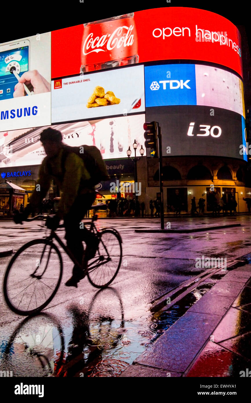 Rain reflects Piccadilly Circus lights in Central London Stock Photo ...