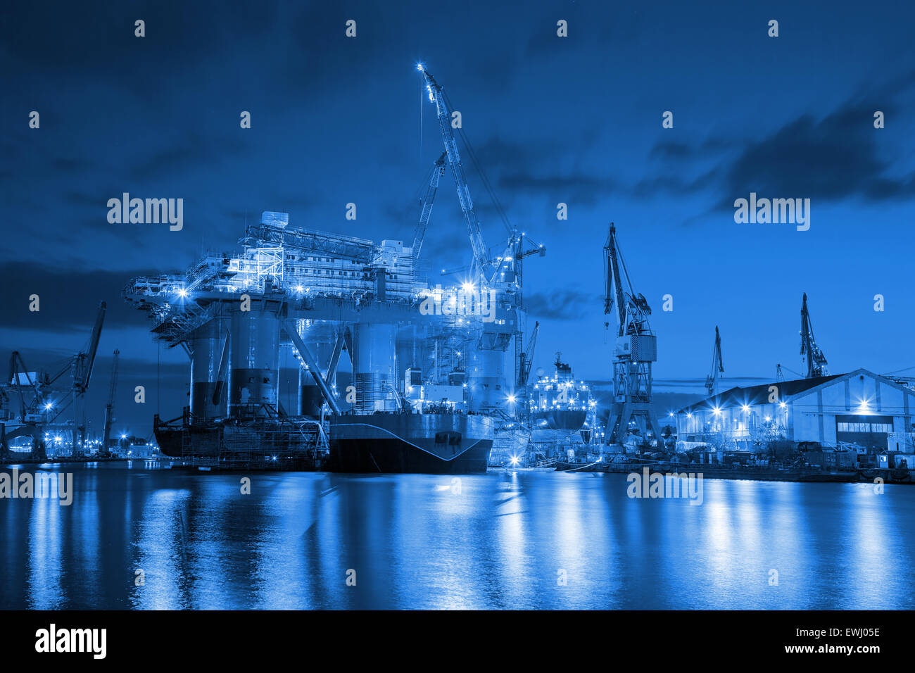 Oil Rig at night in Shipyard - industry concept Stock Photo - Alamy