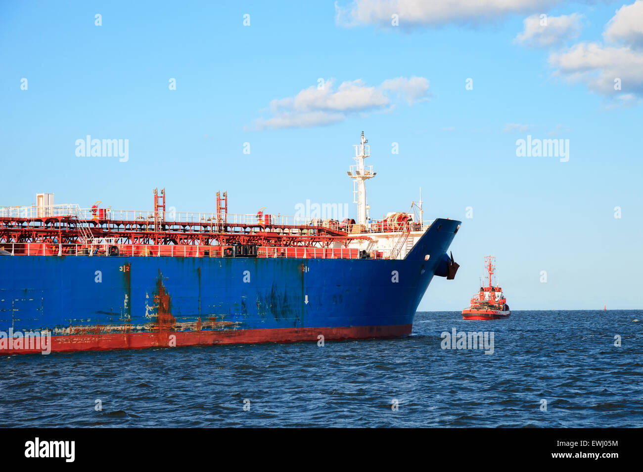 Tug boat towing tanker ship hi-res stock photography and images - Alamy