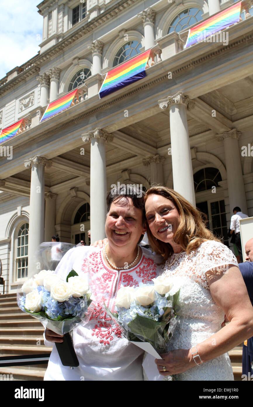 New York, USA. 26th June, 2015. Mayor Bill de Blasio marries 3 couples ...