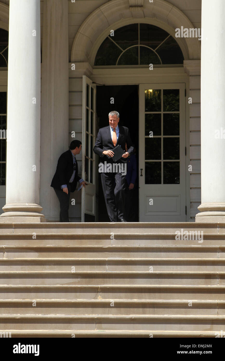 New York, New York, USA. 26th June, 2015. Mayor Bill de Blasio marries ...