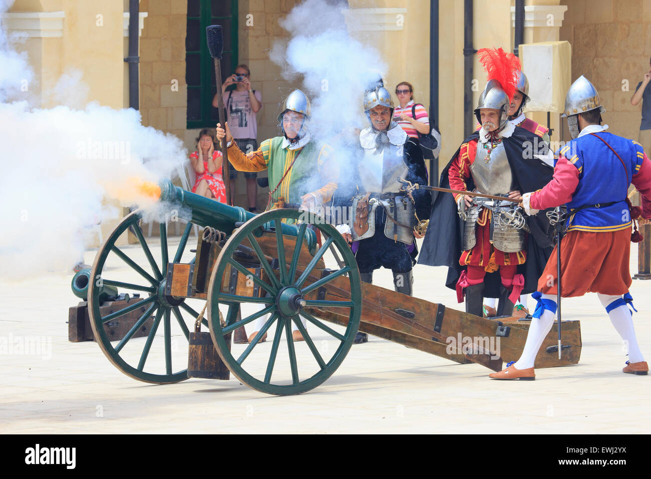 Cannon firing in fort hi-res stock photography and images - Alamy