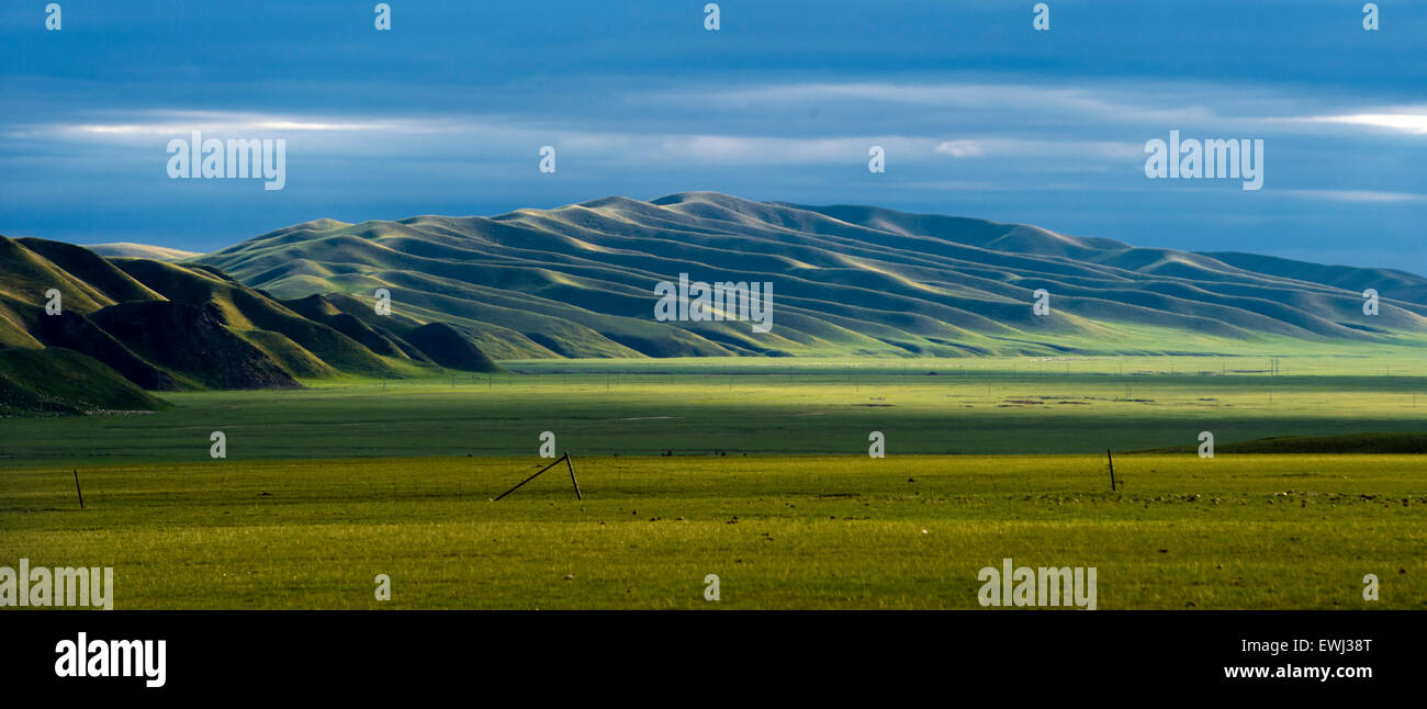 The landscape view of Bayanbulak Grasslands in Xinjiang Uyghur ...