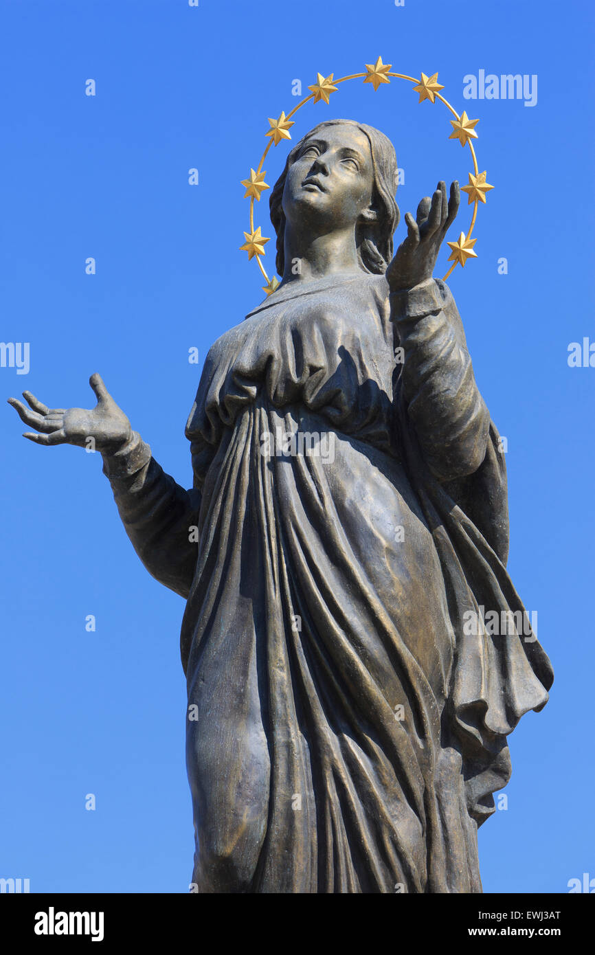 Maria statue hi-res stock photography and images - Alamy
