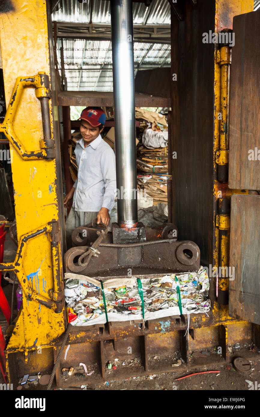 Recycling machine hi-res stock photography and images - Alamy