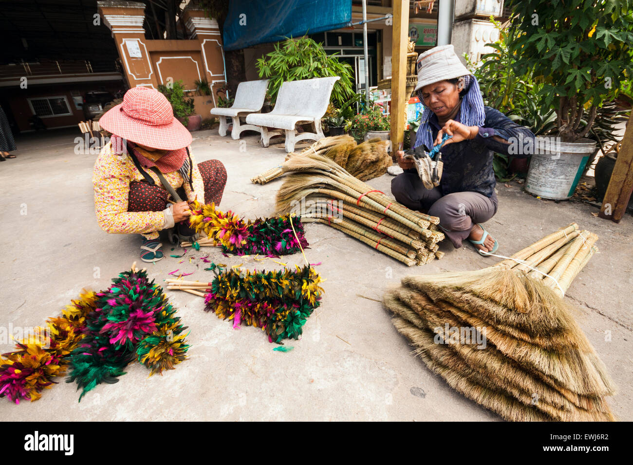 Cambodian crafts hi-res stock photography and images - Alamy