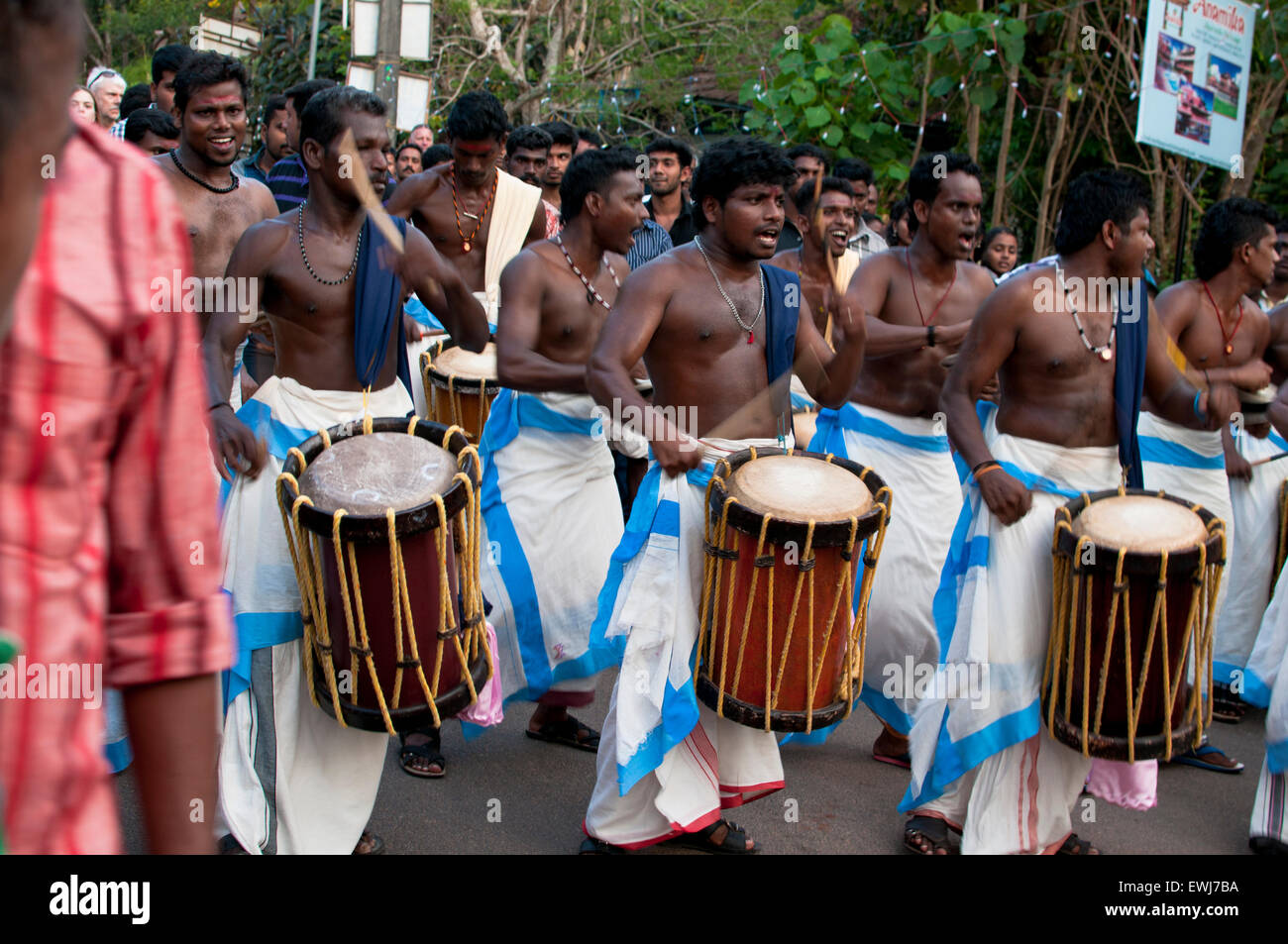 Temple musicians hi-res stock photography and images - Alamy