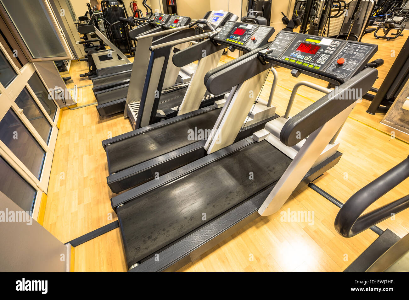 Running machines hi-res stock photography and images - Alamy