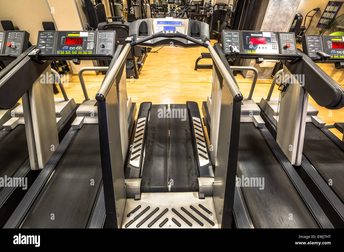 Running machines hi-res stock photography and images - Alamy