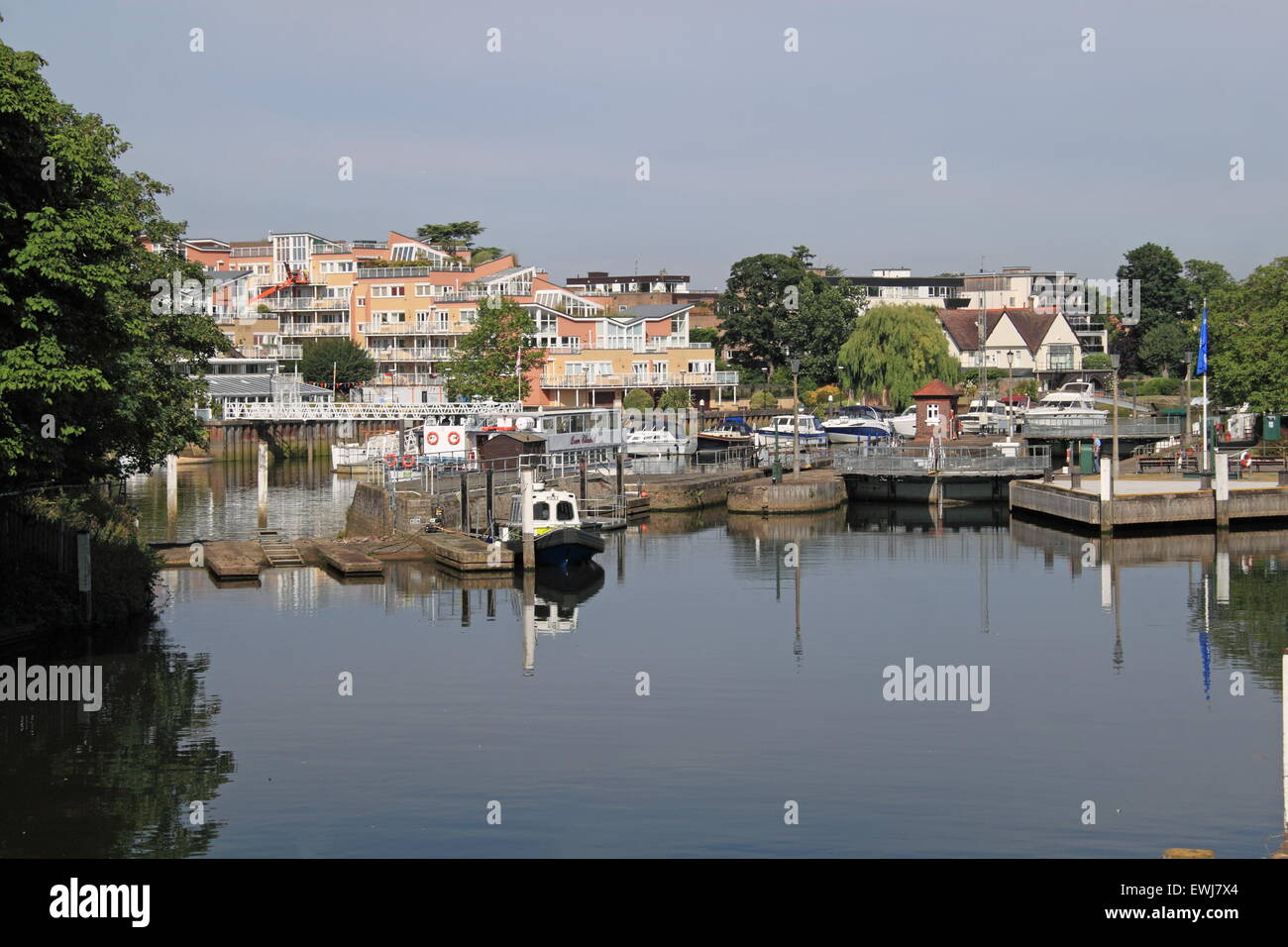 Teddington hi-res stock photography and images - Alamy