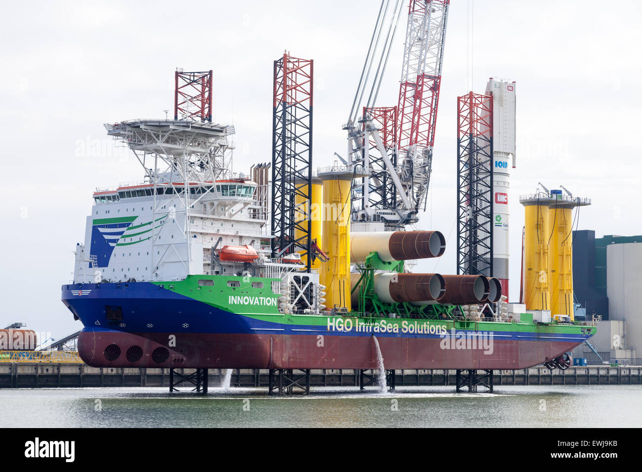 Construction vessel, 'Innovation', carrying Transition pieces in ...