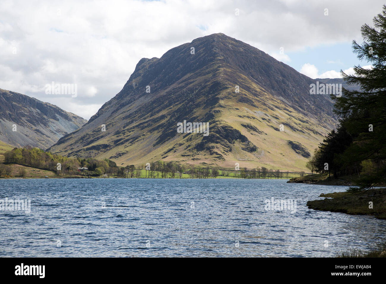 Landscape view of Fleetwick Pike and Lake Buttermere, Cumbria, England ...