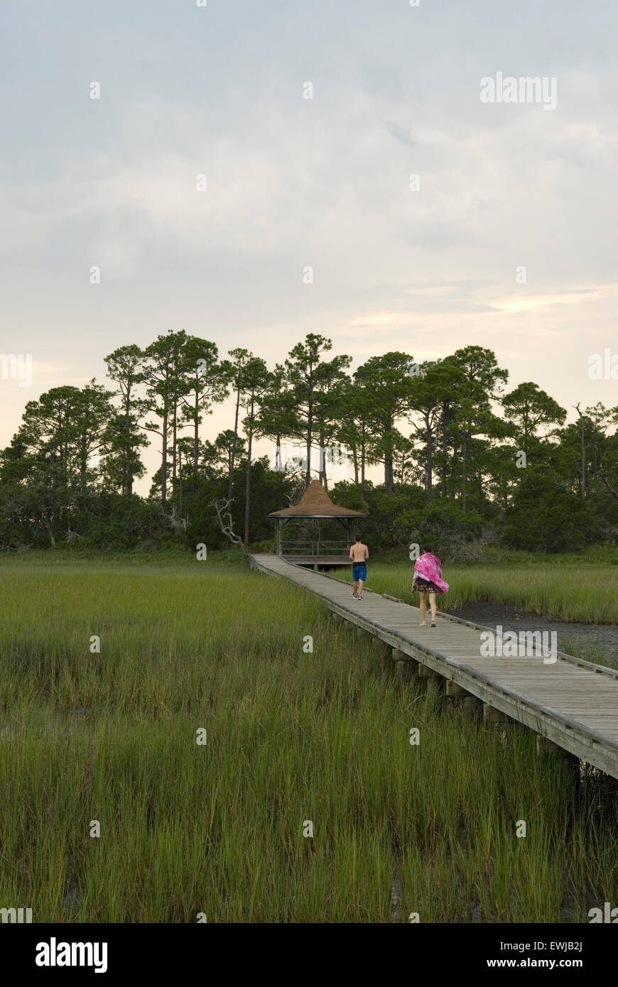 Boardwalk island park walk hi-res stock photography and images - Alamy