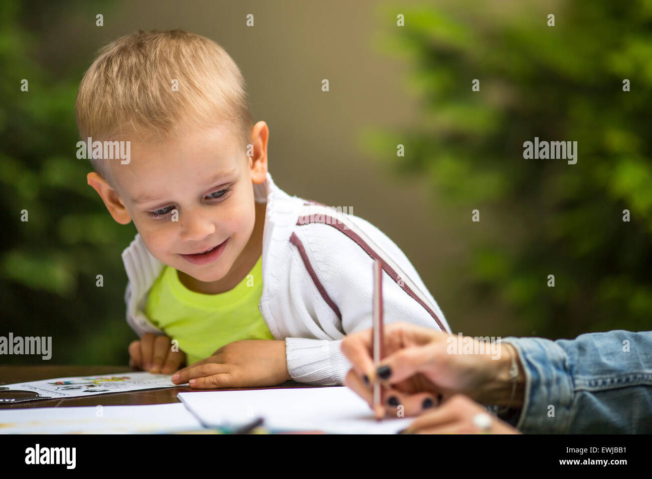 Kid thinking pencil hi-res stock photography and images - Alamy