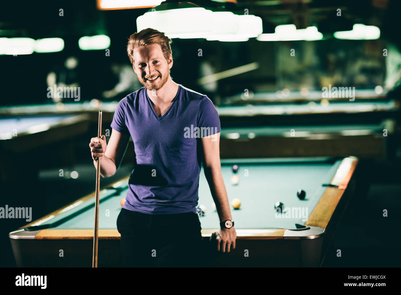 Guy playing pool hi-res stock photography and images - Alamy