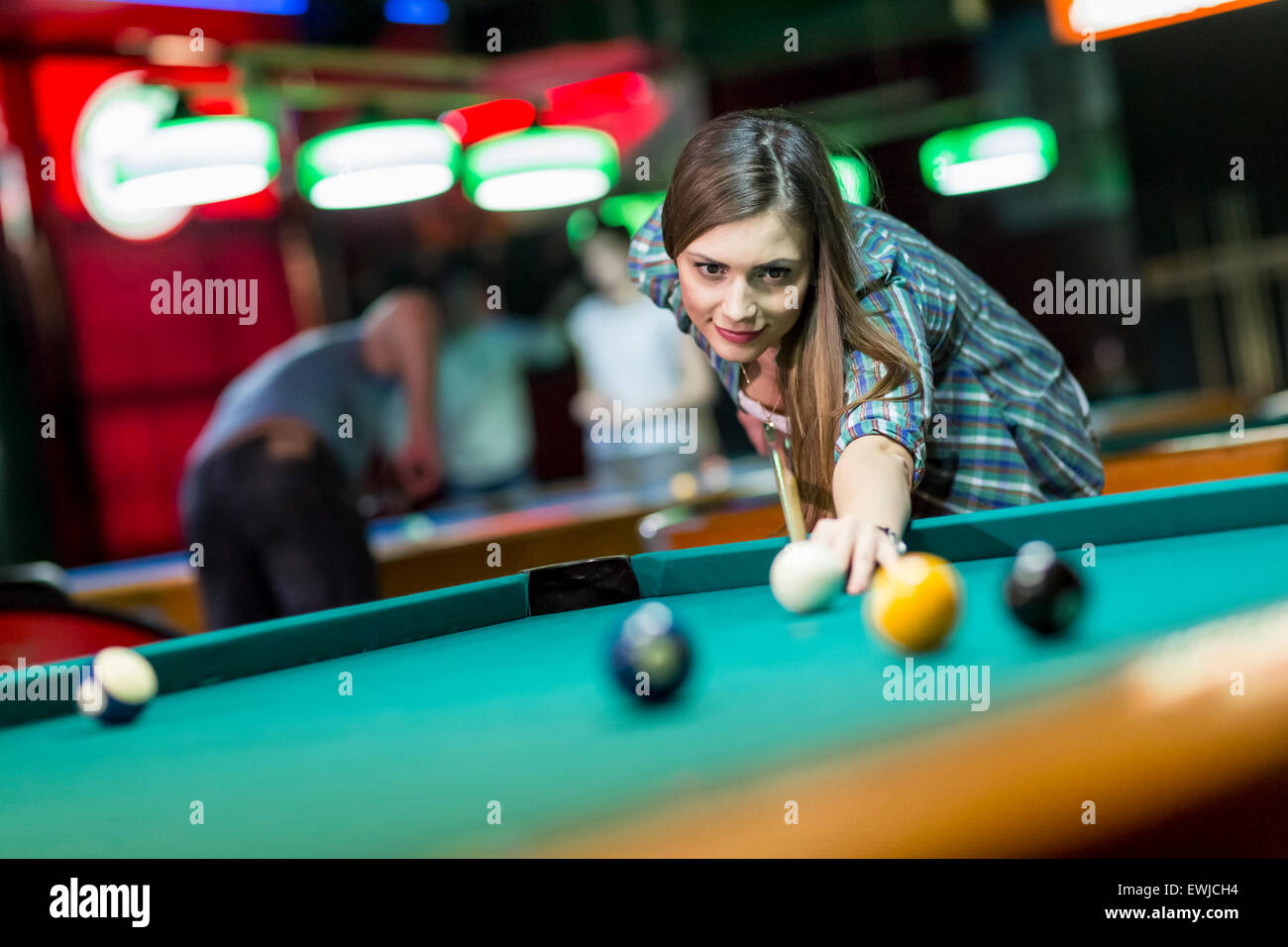 Female pool player hi-res stock photography and images - Alamy