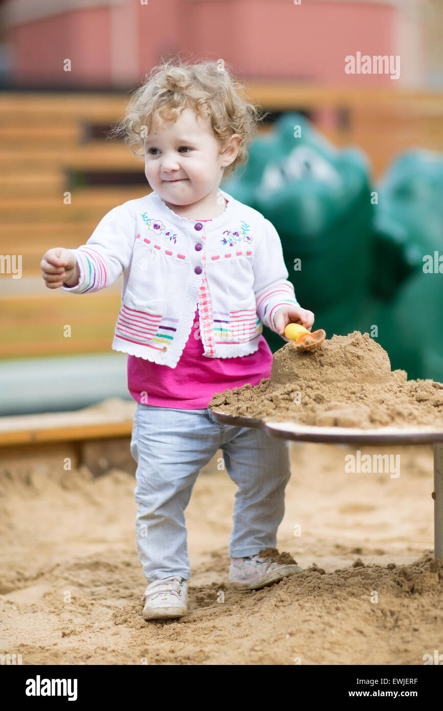 Child digging in the sand hi-res stock photography and images - Alamy