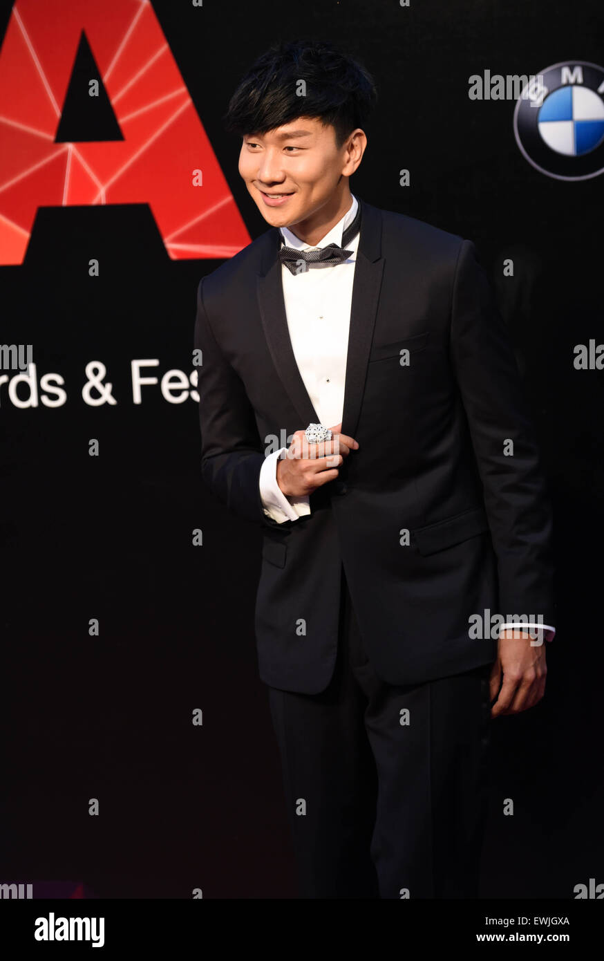 Taipei's Taiwan. 27th June, 2015. Singer JJ Lin poses on the red carpet ...