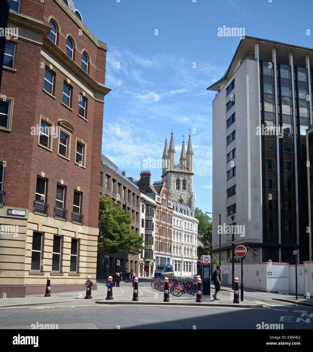 Santander offices london hi-res stock photography and images - Alamy