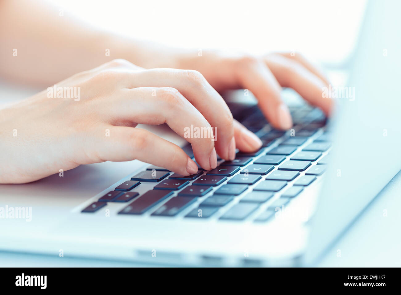 Keyboard typing female hands hi-res stock photography and images - Alamy