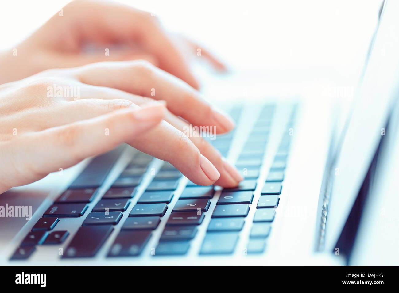 Keyboard typing female hands hi-res stock photography and images - Alamy