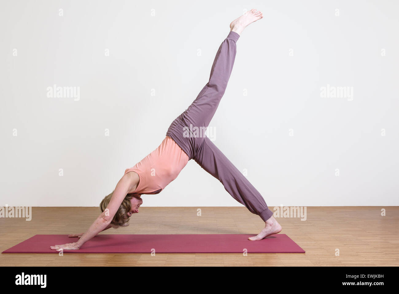 female yoga coach shows exercise Stock Photo - Alamy