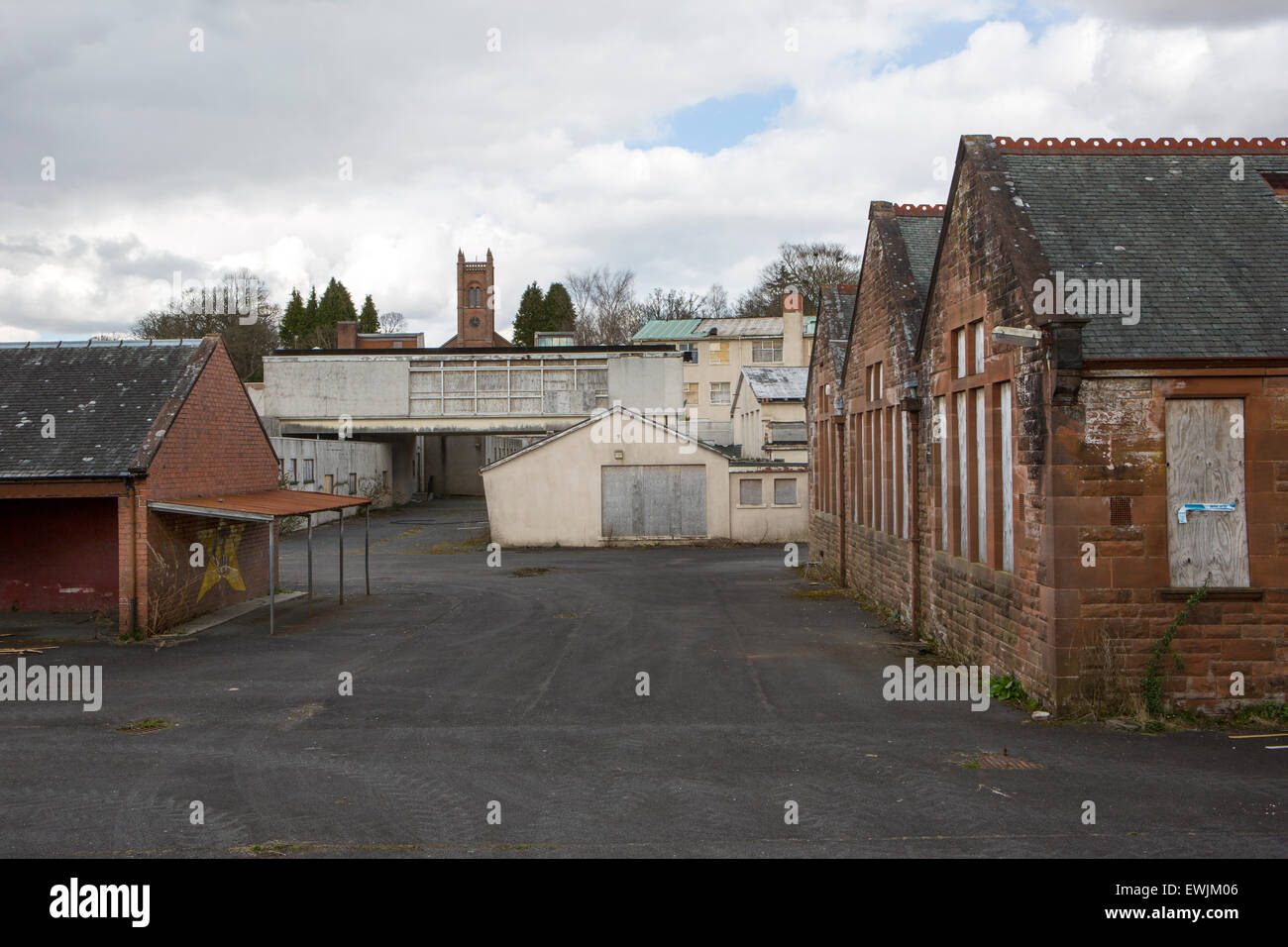 Empty school buildings hi-res stock photography and images - Alamy