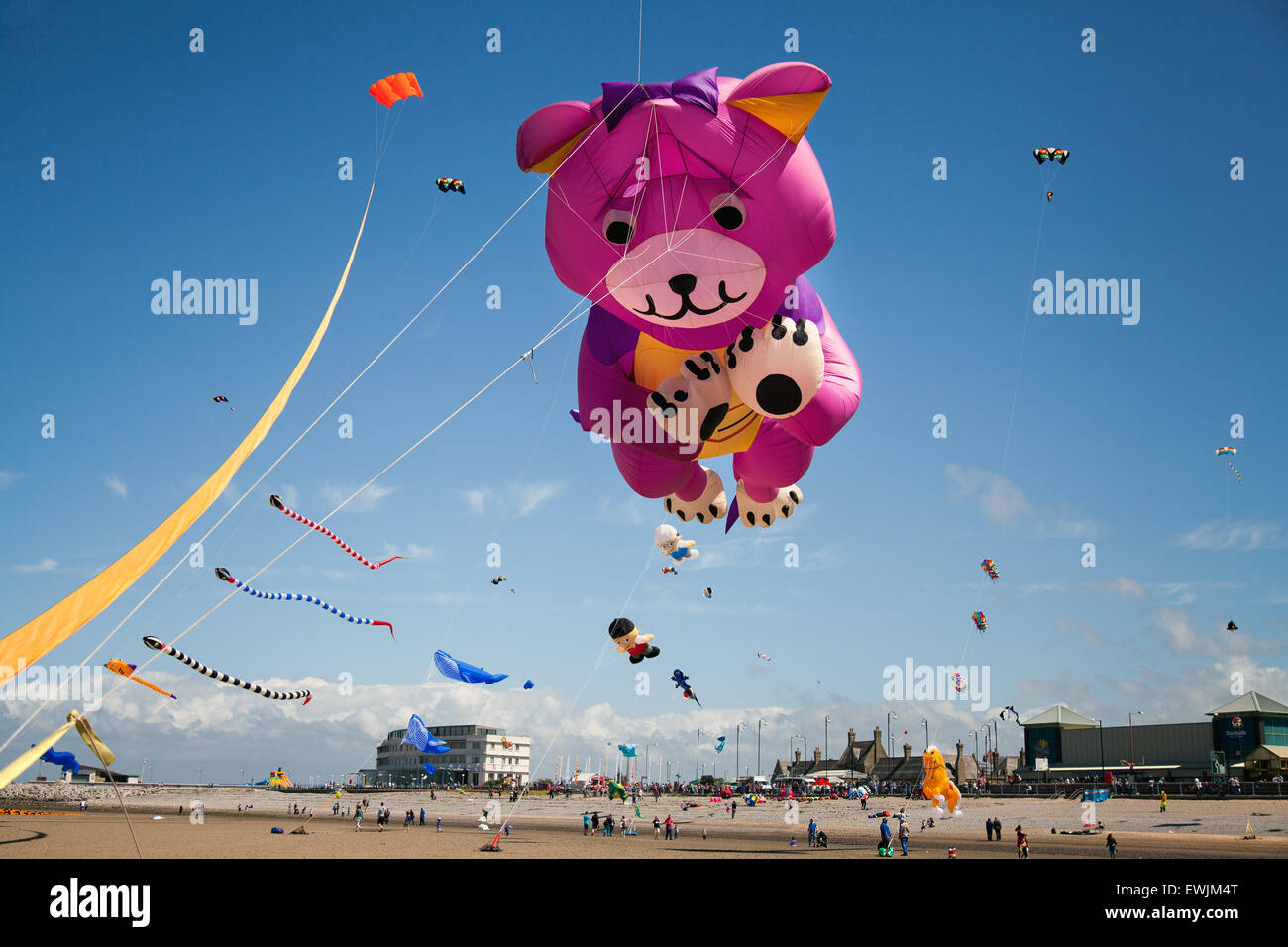 Teddy bear parachuting hi-res stock photography and images - Alamy
