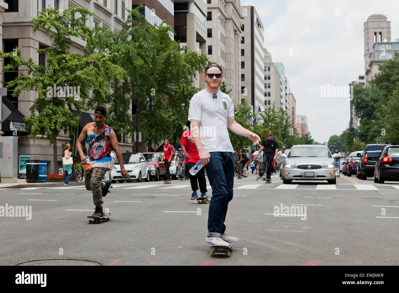 Teen skateboarders helmet hi-res stock photography and images - Alamy