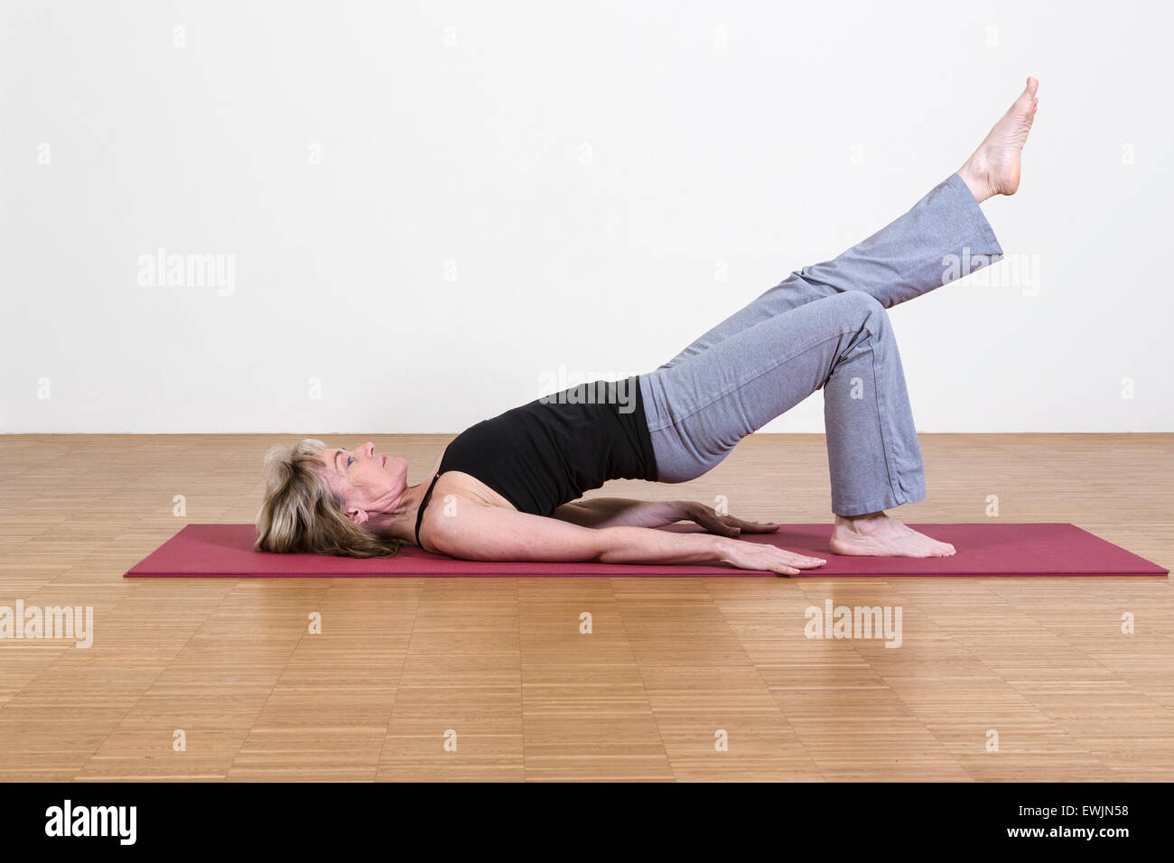 female yoga coach shows exercise Stock Photo - Alamy