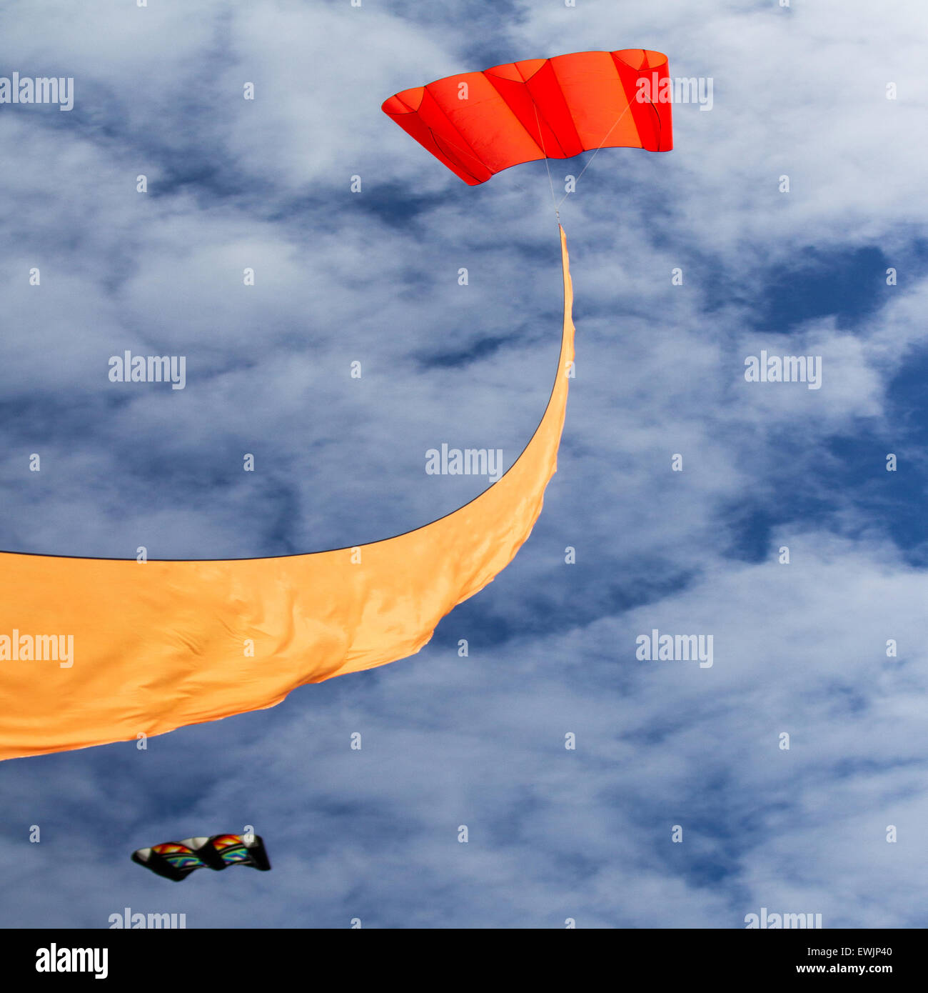 Morecambe, Lancashire, UK 27th June, 2015. Red & Yellow kites Catch the ...