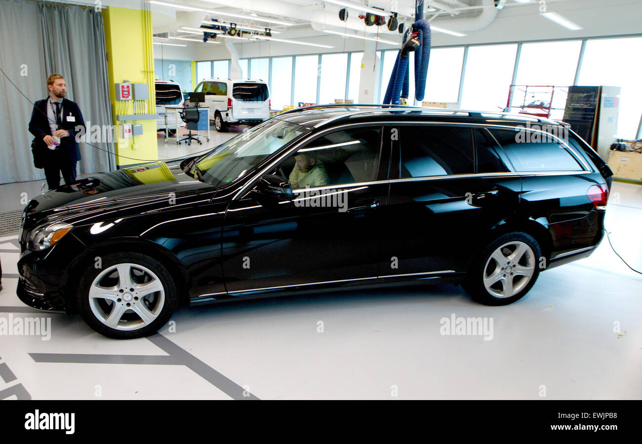 Inside the auto lab at Mercedes-Benz Research and Development North ...