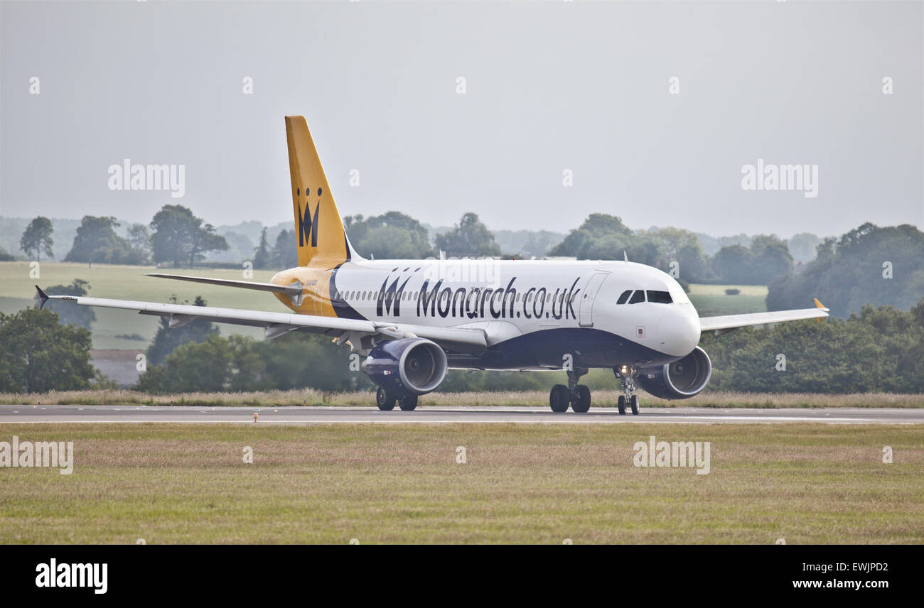 Monarch Airlines Airbus a320 G-OZBW taking off from London-Luton ...
