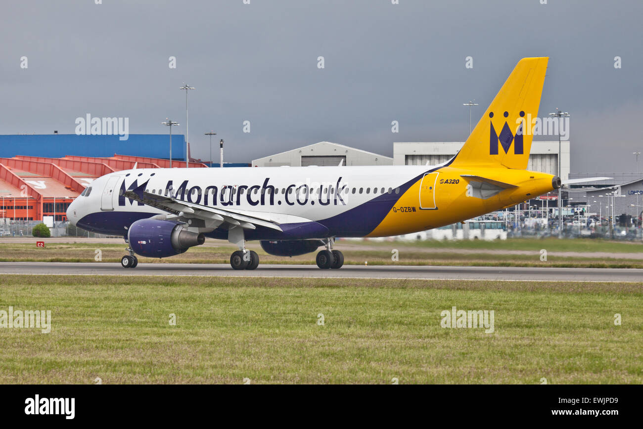 Monarch Airlines Airbus a320 G-OZBW taking off from London-Luton ...