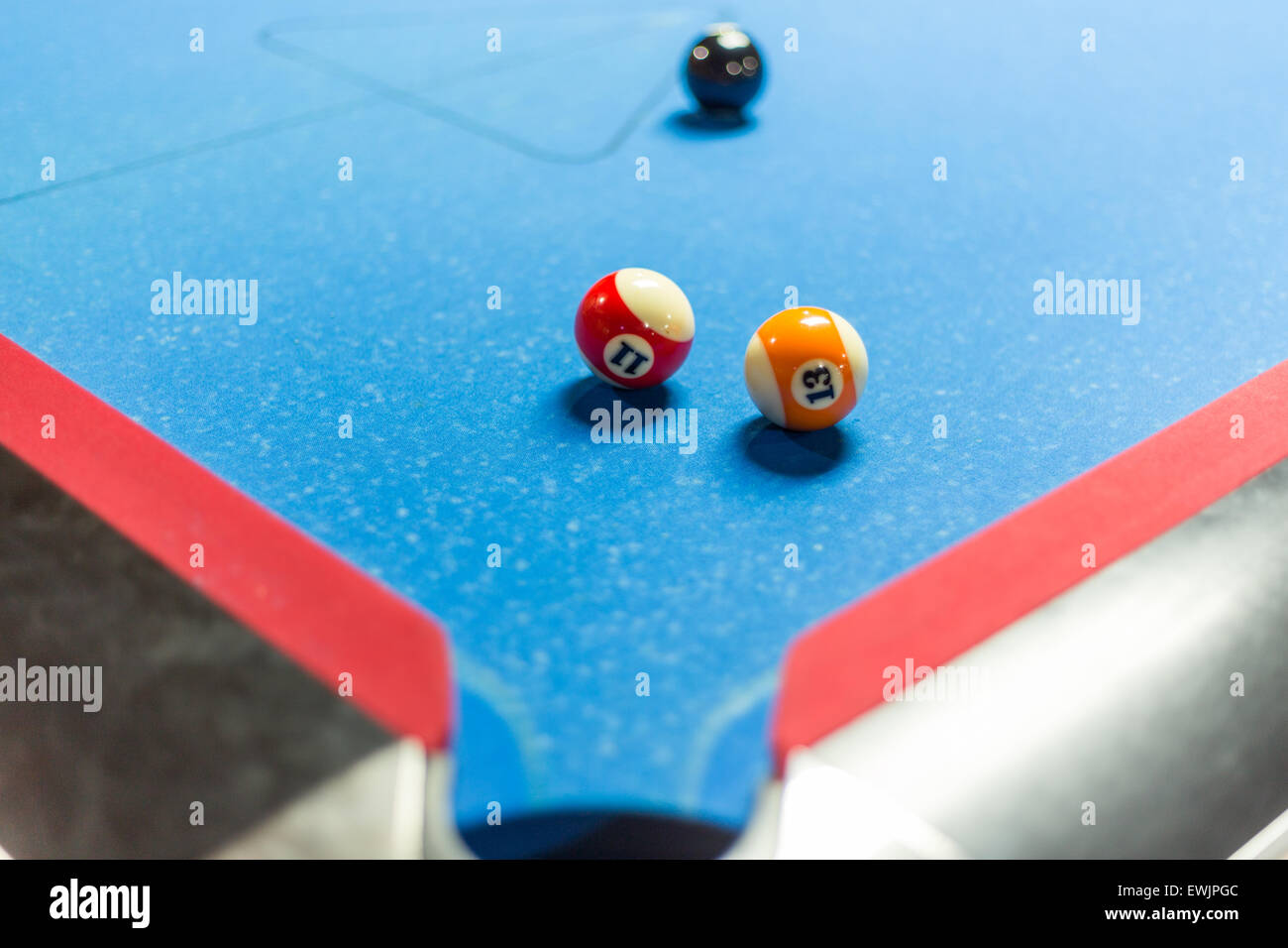 Blue billiards table hi-res stock photography and images - Alamy