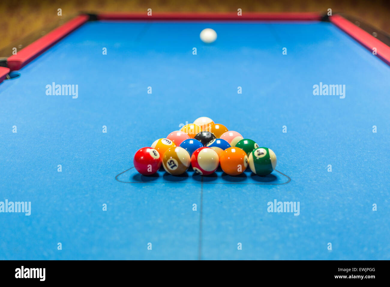 Racked pool balls hi-res stock photography and images - Alamy
