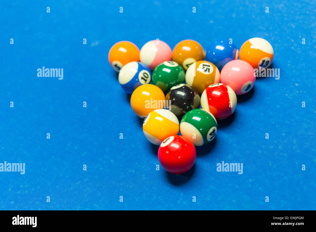 Balls racked on on a pool table with blue felt Stock Photo - Alamy