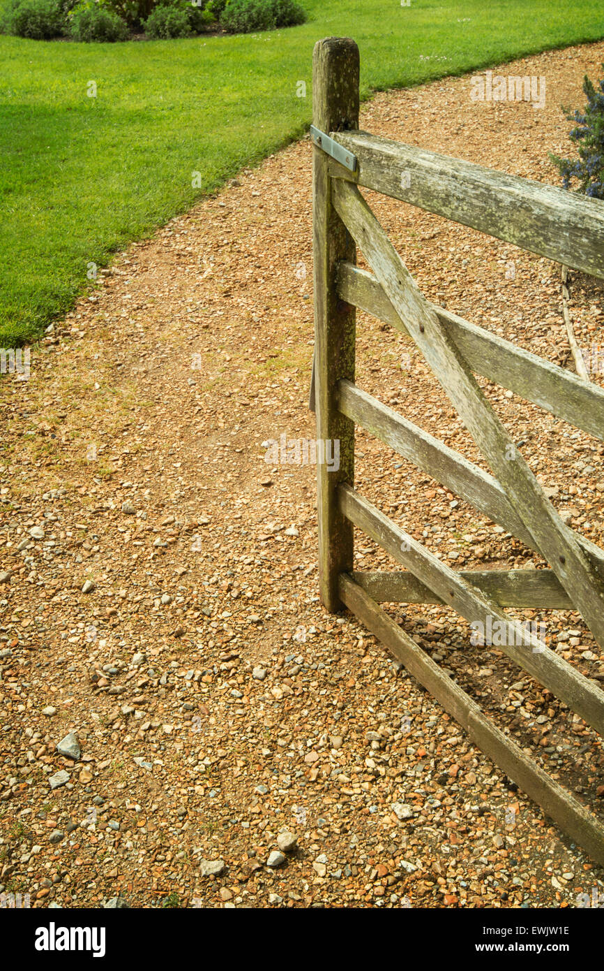Open gate leading path open hi-res stock photography and images - Alamy
