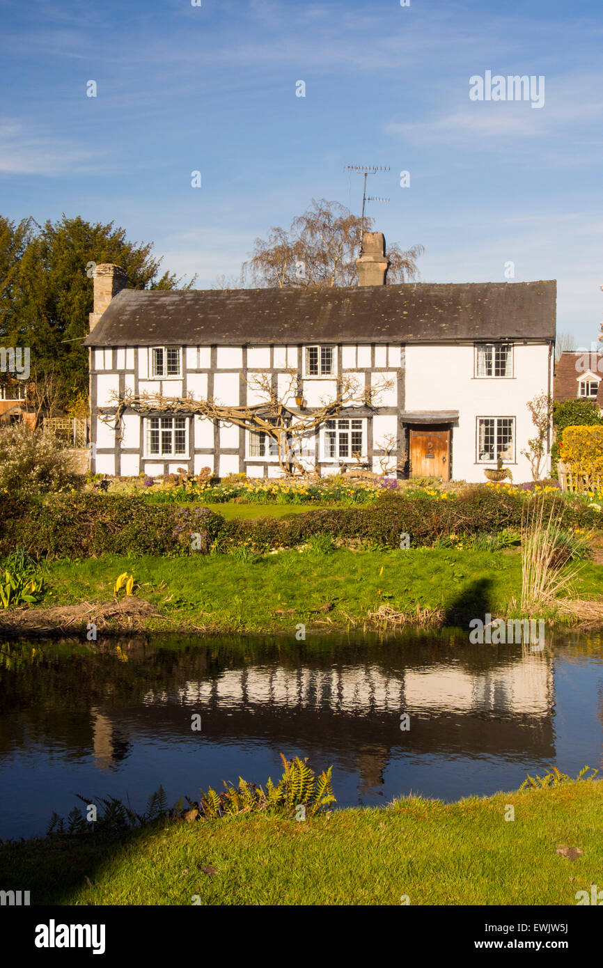 Ancient medieval tudor timber framed hi-res stock photography and ...