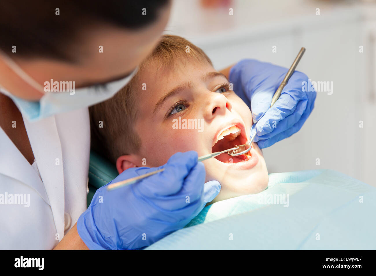 Boy mouth open teeth hi-res stock photography and images - Alamy
