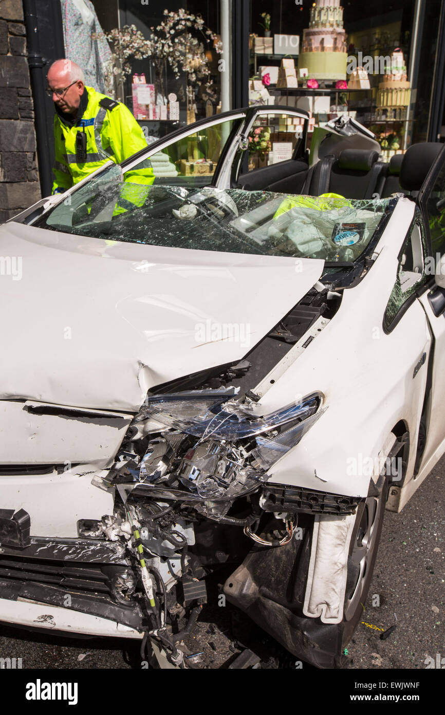 Crash cut off hi-res stock photography and images - Alamy