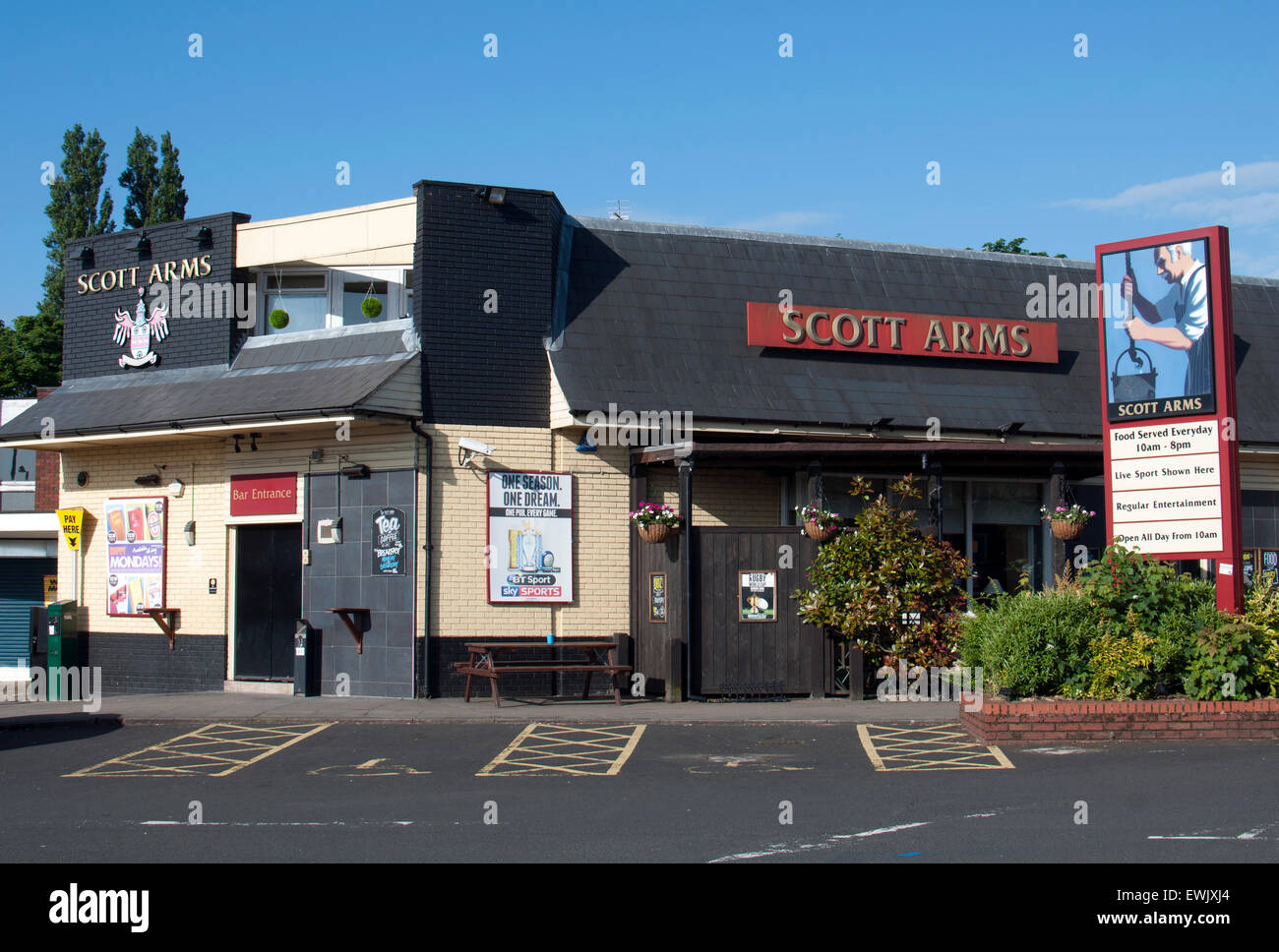 The Scott Arms pub, Great Barr, Birmingham, West Midlands, England, UK ...