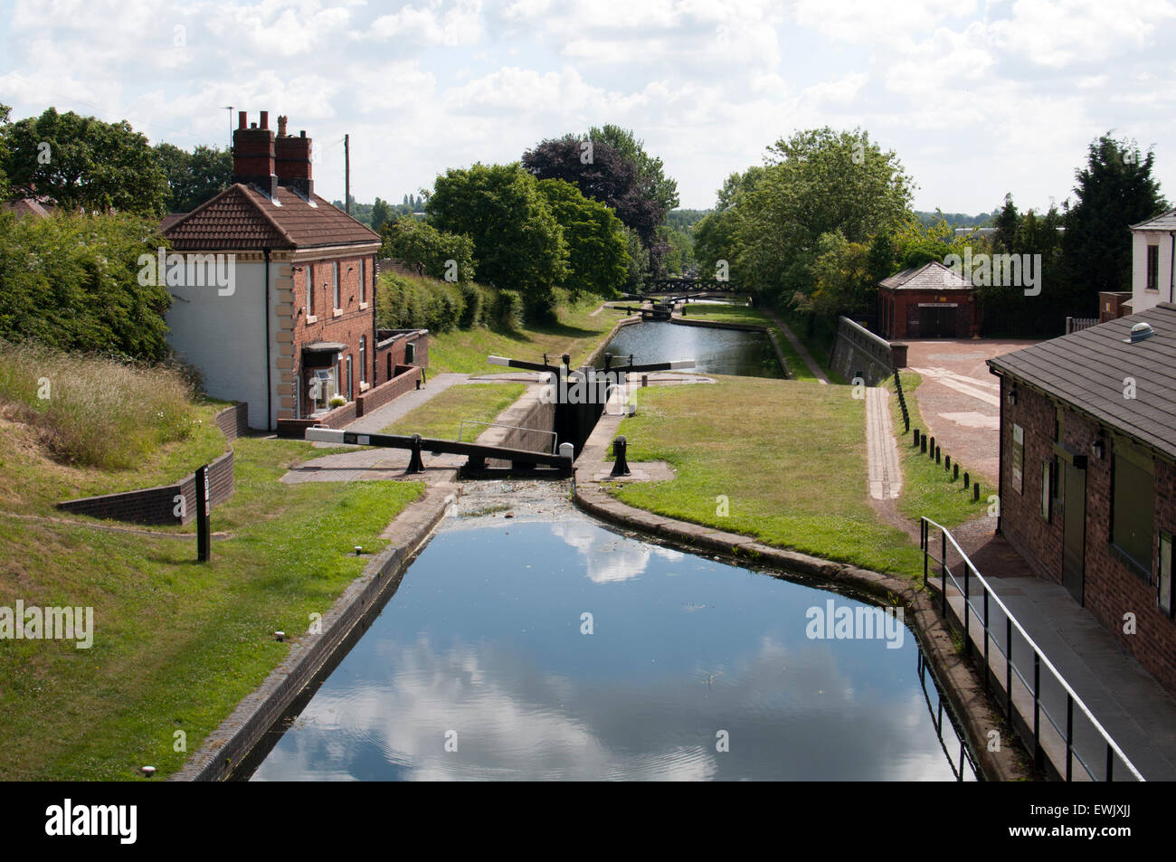 Perry Barr Top Lock and lock keeper`s cottage, Tame Valley Canal, Perry ...