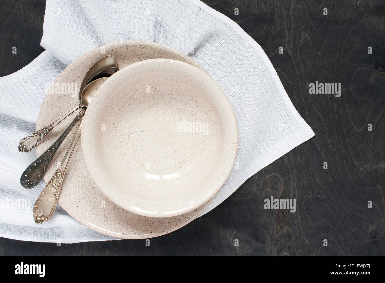 Cutlery crockery plates spoons hi-res stock photography and images - Alamy